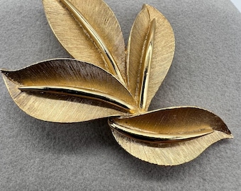Vintage Signed Crown Trifari Gold Tone Polished and Textured Leaf ...
