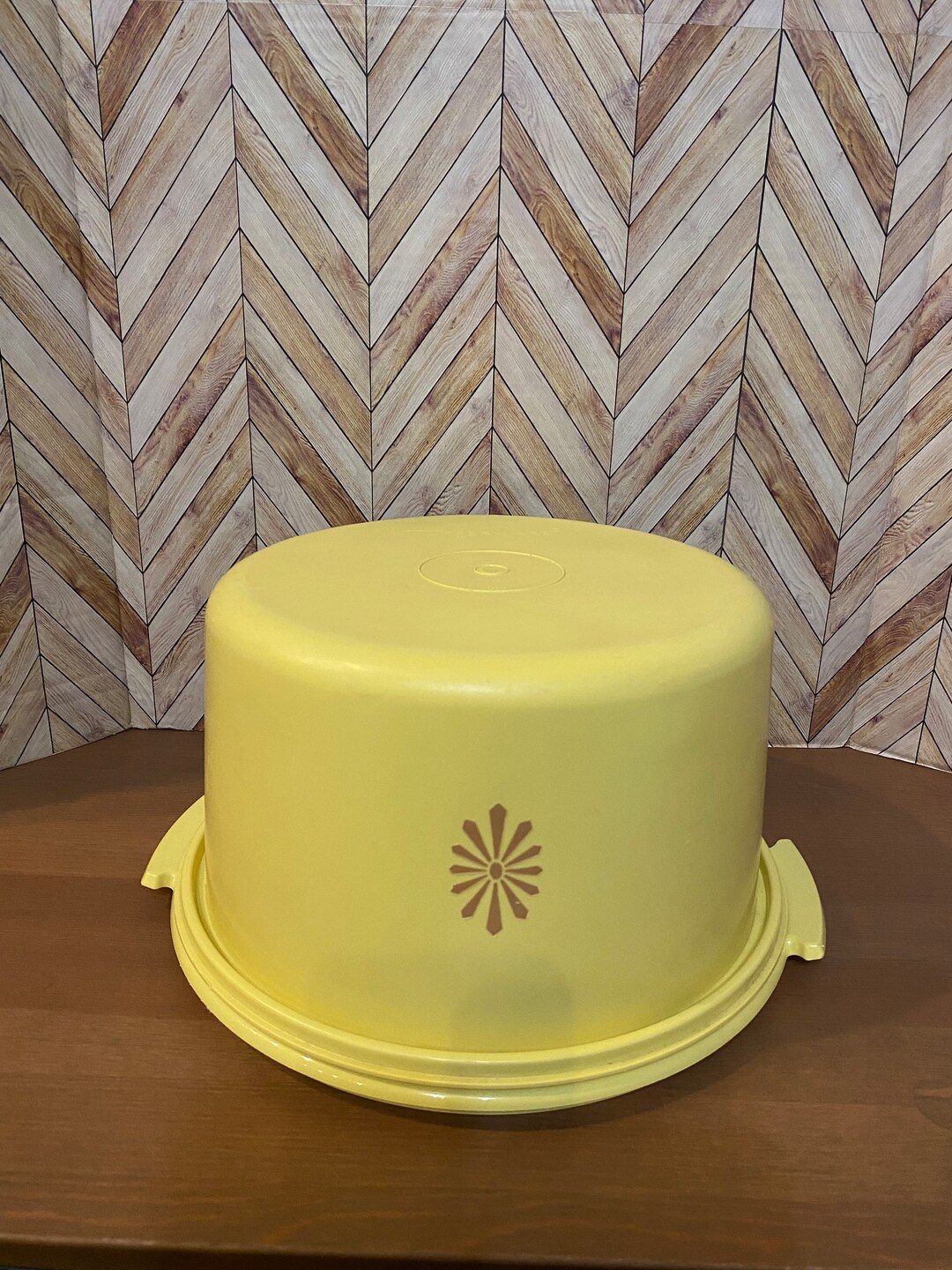 Vintage Tupperware Yellow Cake Taker/ Carrier 684 Starburst Pattern ...