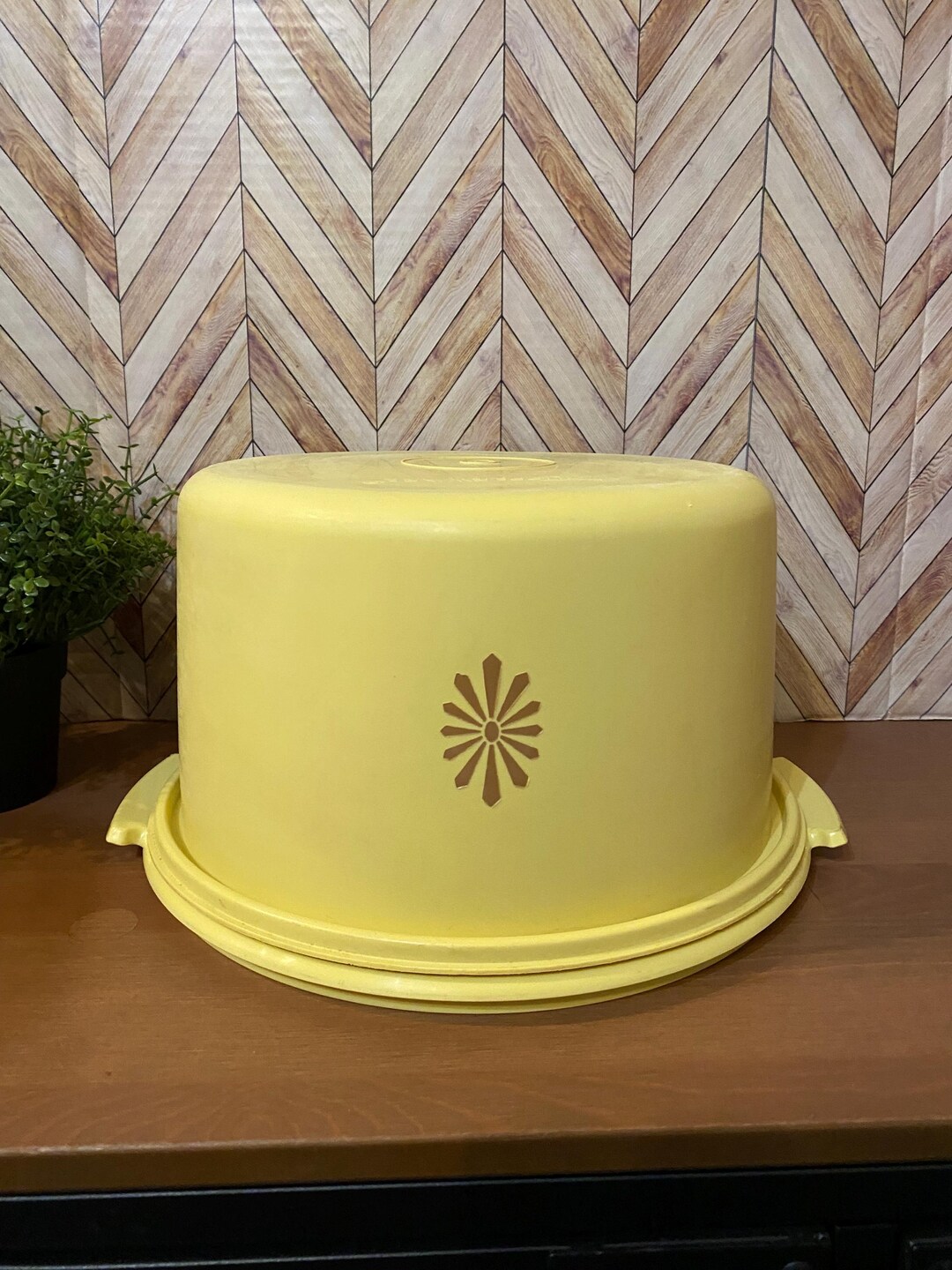 Vintage Tupperware Yellow Cake Taker/ Carrier #684 Starburst Pattern - Etsy
