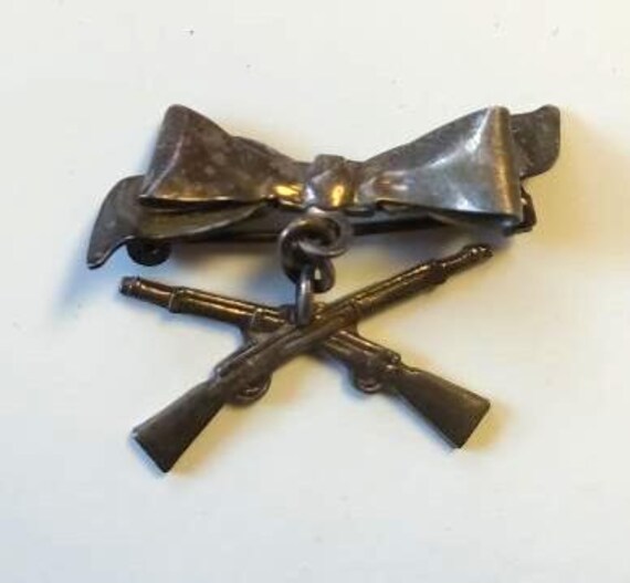 Antique sterling silver bow and crossed rifle pin, Mi… - Gem
