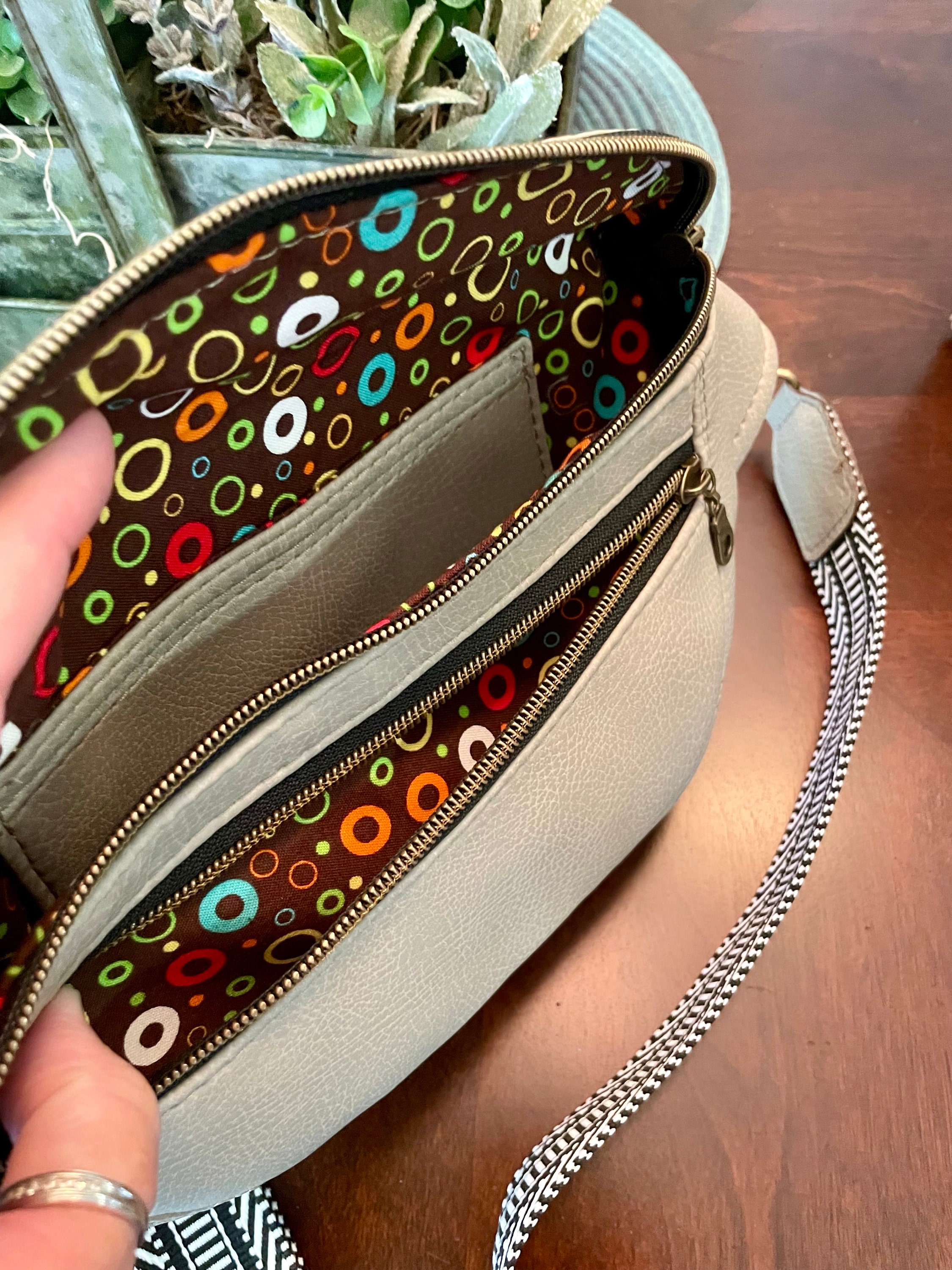Clamshell Crossbody Sling, Triple Zippered Storage, Fanny / Waist Bag ...