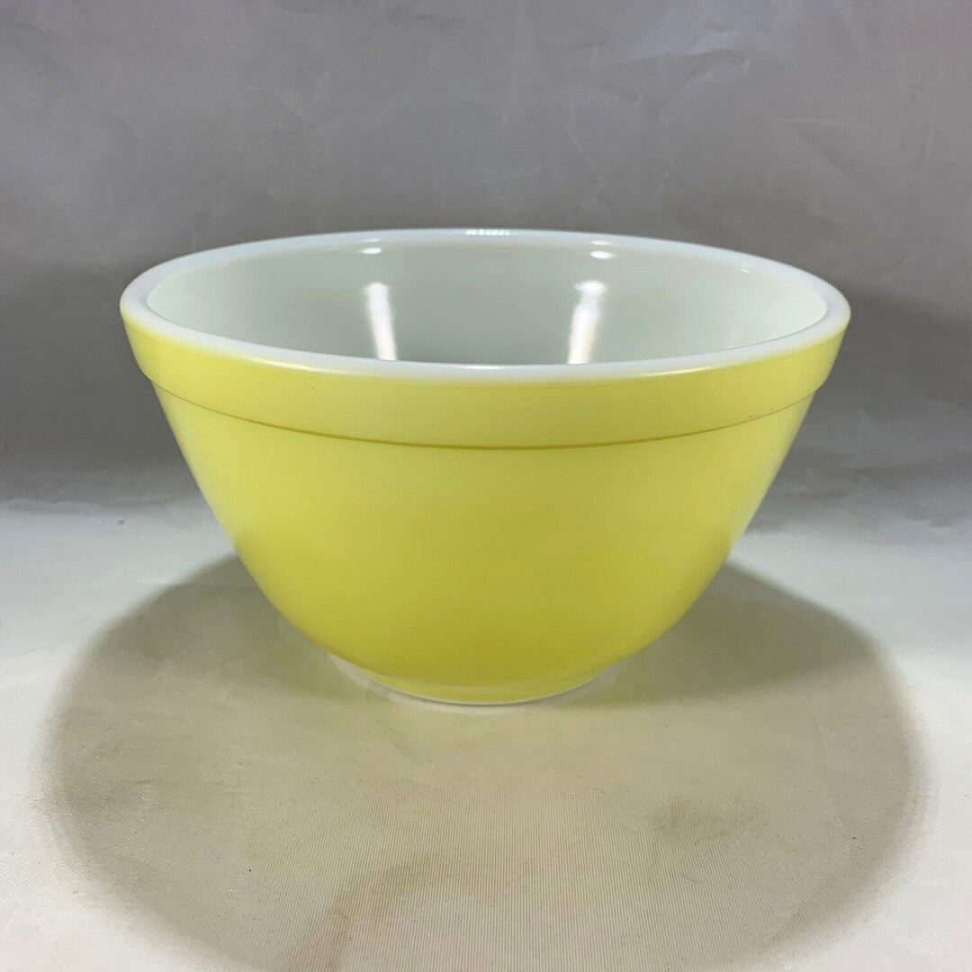 Vintage Pyrex Yellow Mixing Bowl--1 1/2 Pt #401 - Etsy