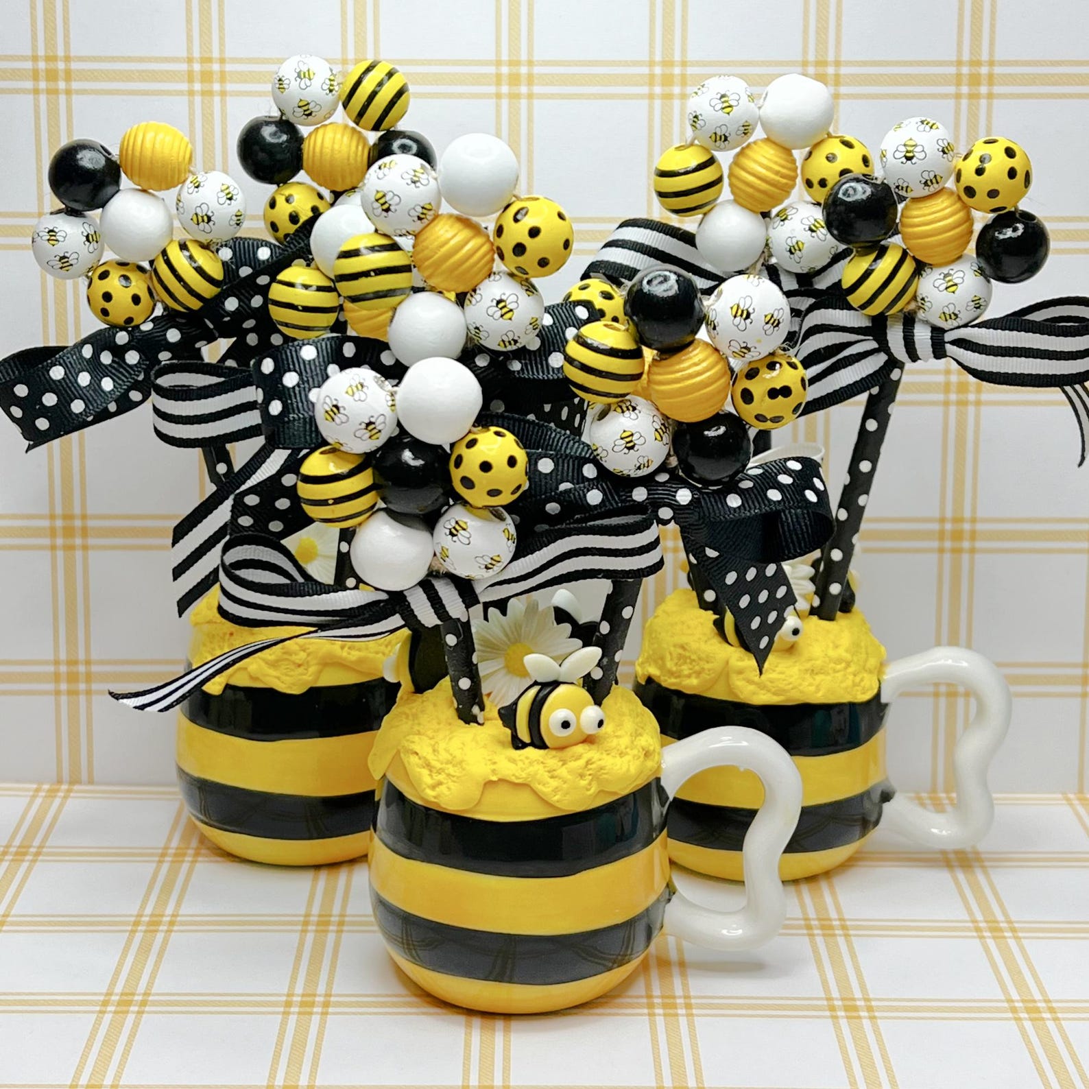 Bee Flower ** Bumble Bee Flower, Bead Flower, Bumble Bee, Bzzz, Yellow ...