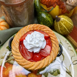 Fake 4 1/2" Strawberry Pie * Clay, Resin, Fake Food, Mini Pie ...