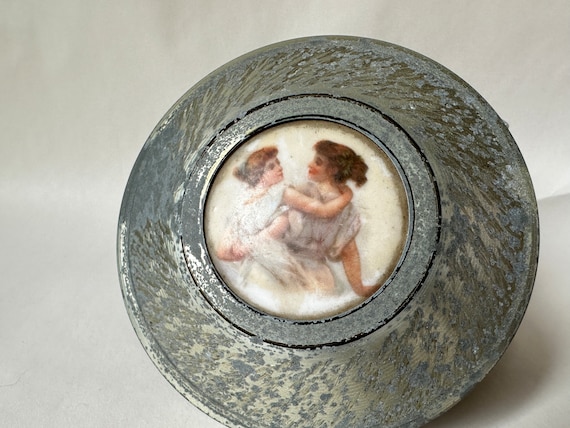 Antique Musical Powder/Jewelry Box Embracing Women - Gem