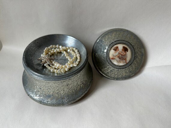 Antique Musical Powder/Jewelry Box Embracing Women - Gem