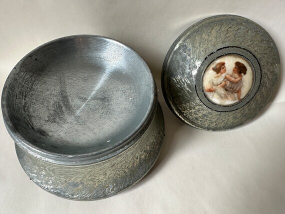 Antique Musical Powder/Jewelry Box Embracing Women - Gem