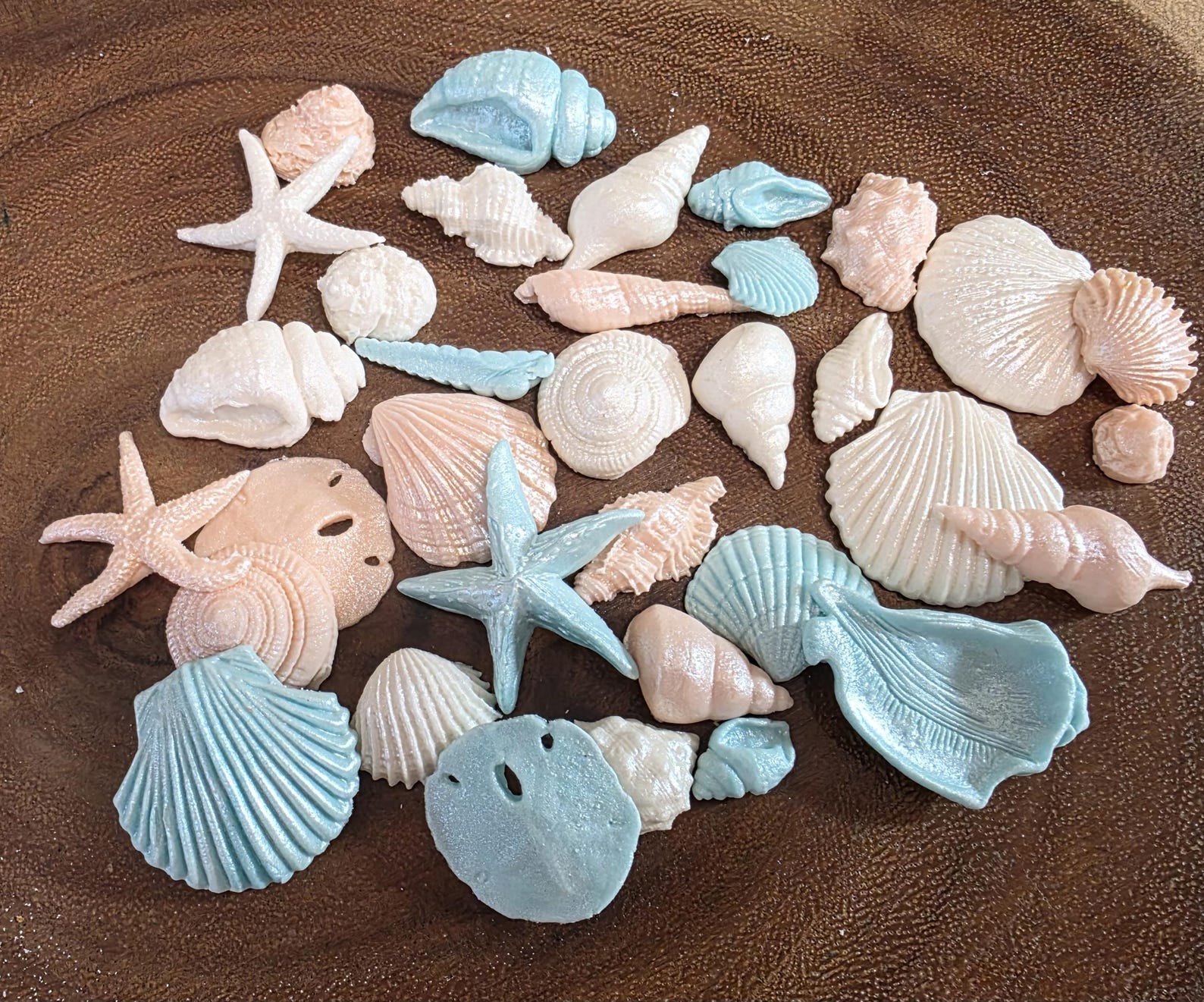 24 Edible SEASHELLS 1" or Less and Various Shapes / Gum Paste / Sugar ...