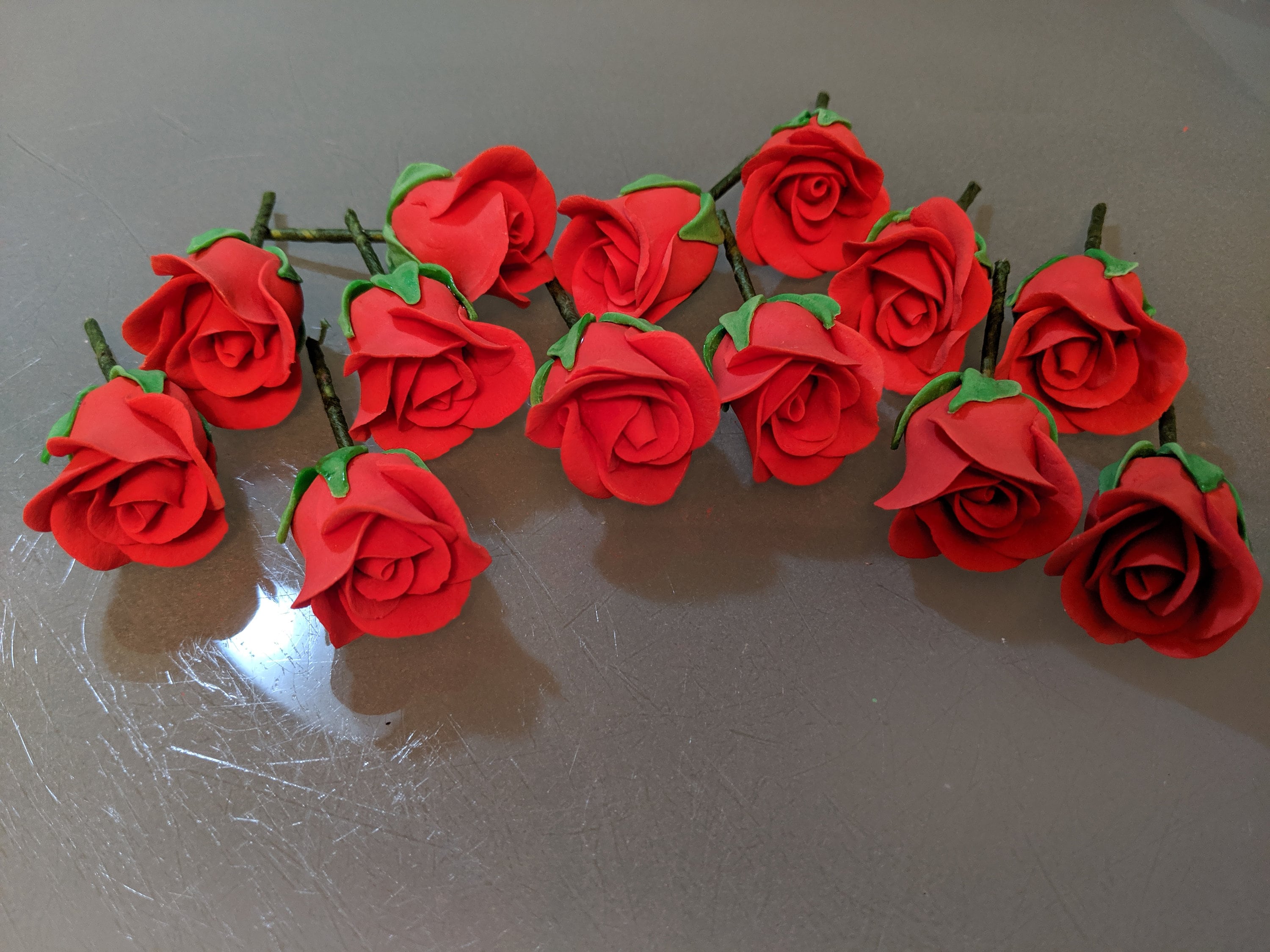 12 Edible Small Red ROSES 1.5/ Gum paste / fondant / | Etsy