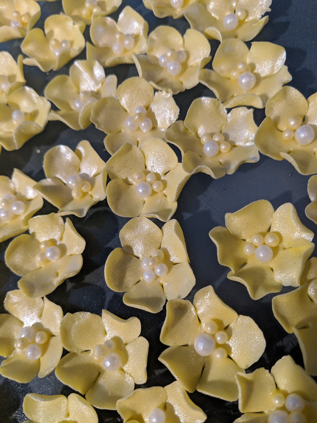 24 Edible 1.5" RUFFLE Flowers With Beautiful Pearl Centers / Any Color ...