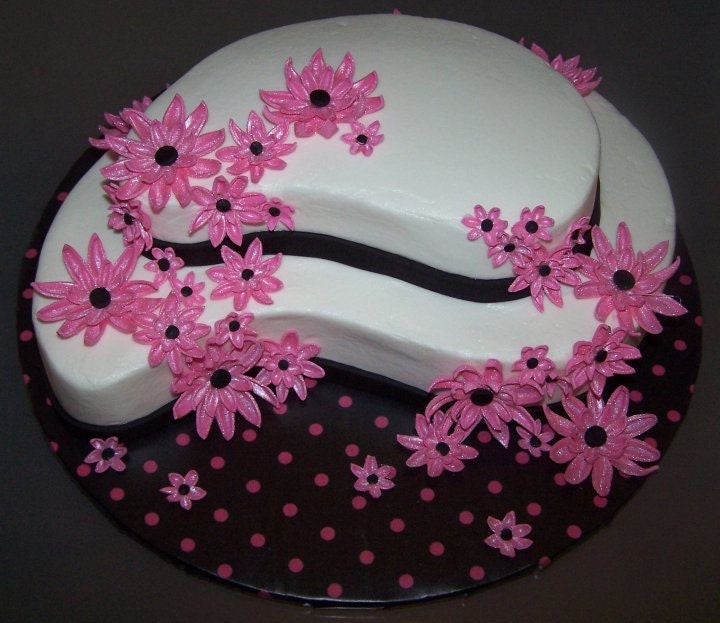 12 Edible DAISY DAISIES / Variety Sizes / Gum Paste / Fondant Flowers ...