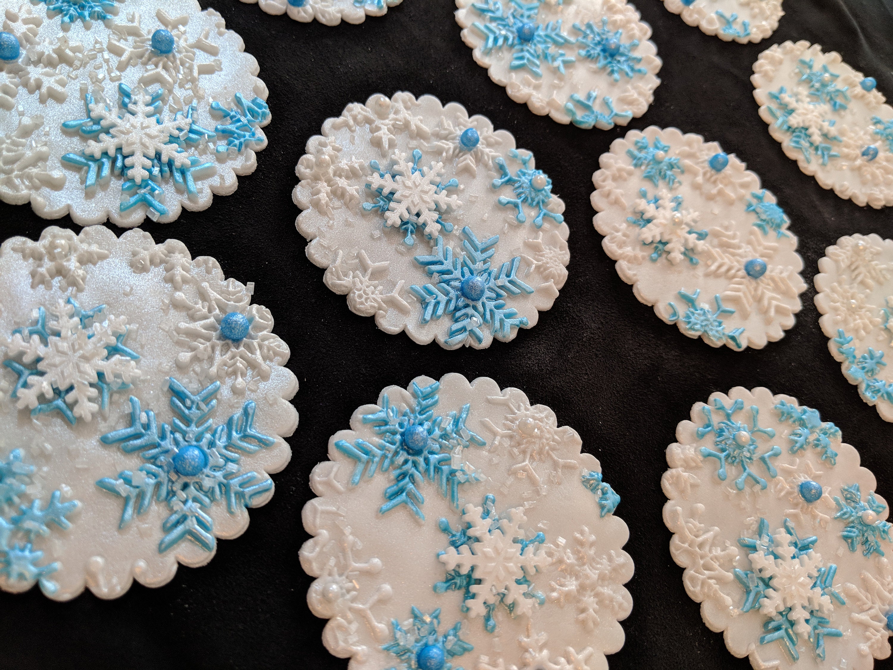 24 Edible Snowflake cupcake toppers/ SPARKLY /Frozen /choose | Etsy