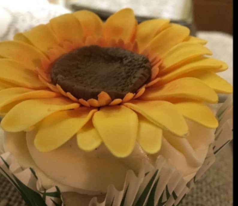 12 Edible SUNFLOWERS 2.5"-4.5" Various Sizes- Gum Paste/fondant / Sugar ...