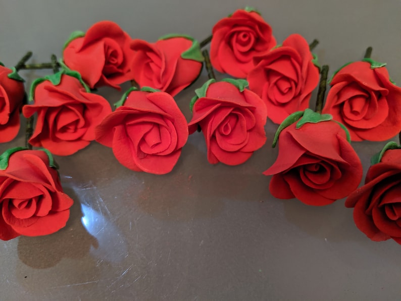 12 Edible Small Red ROSES 1.5/ Gum Paste / Fondant / - Etsy
