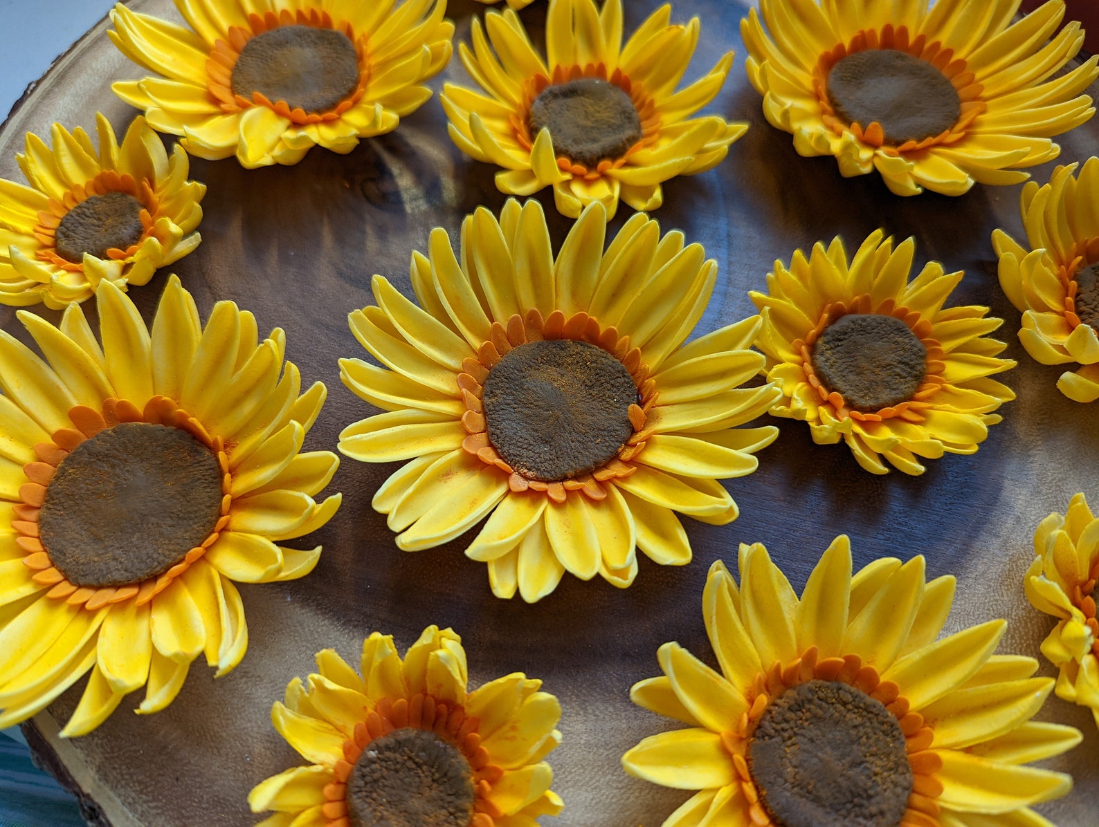 12 Edible SUNFLOWERS 2.5"-4.5" Various Sizes- Gum Paste/fondant / Sugar ...