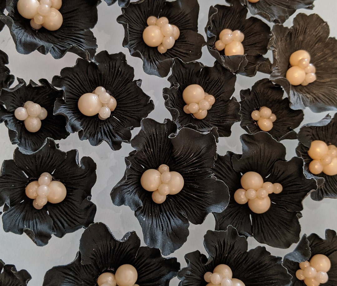 48 Edible Black Ruffle Flowers With Ivory Pearl Dragees / 1.5" VEINED ...
