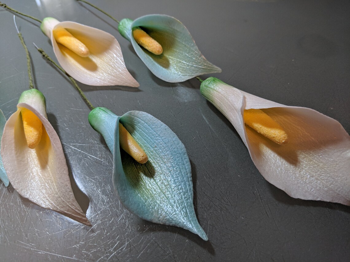 6 Gum Paste CALLA LILIES- Calla Lilies / Cake Decoration / Edible ...
