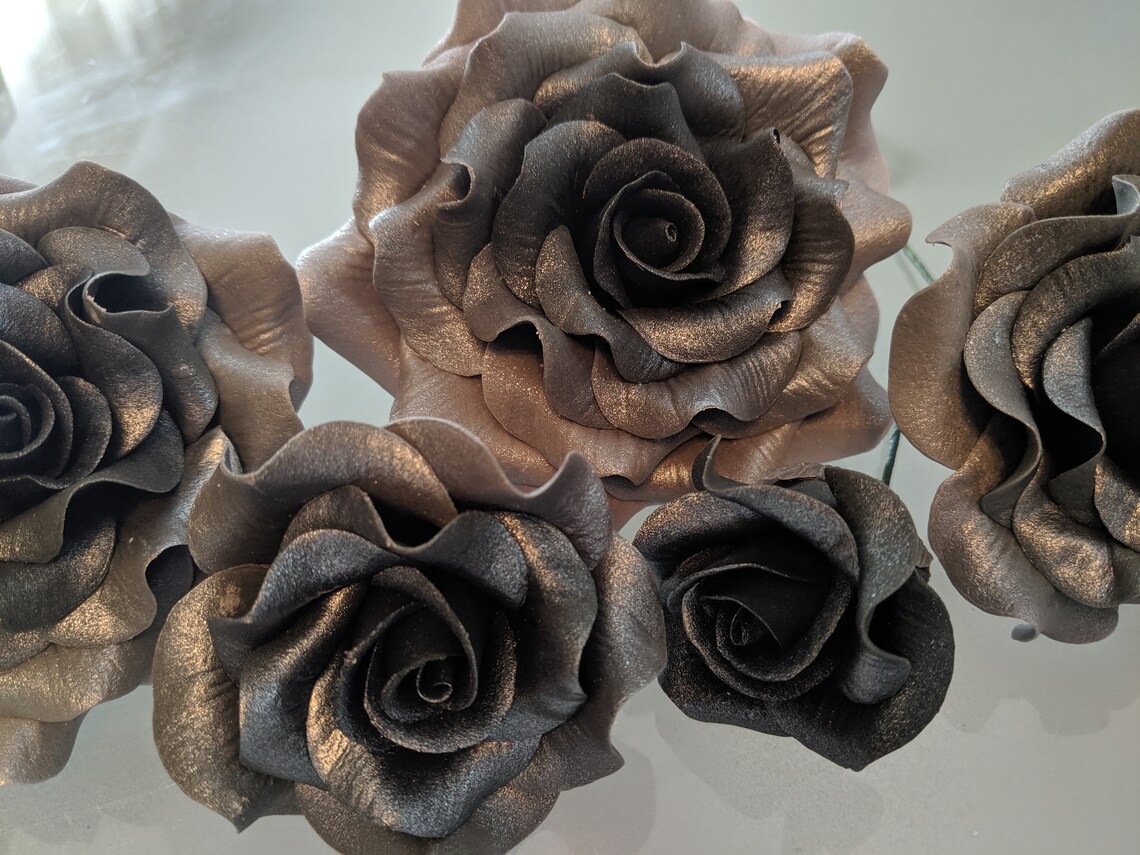 5 Edible Black Ombre ROSES / Gum paste / fondant / Cake | Etsy
