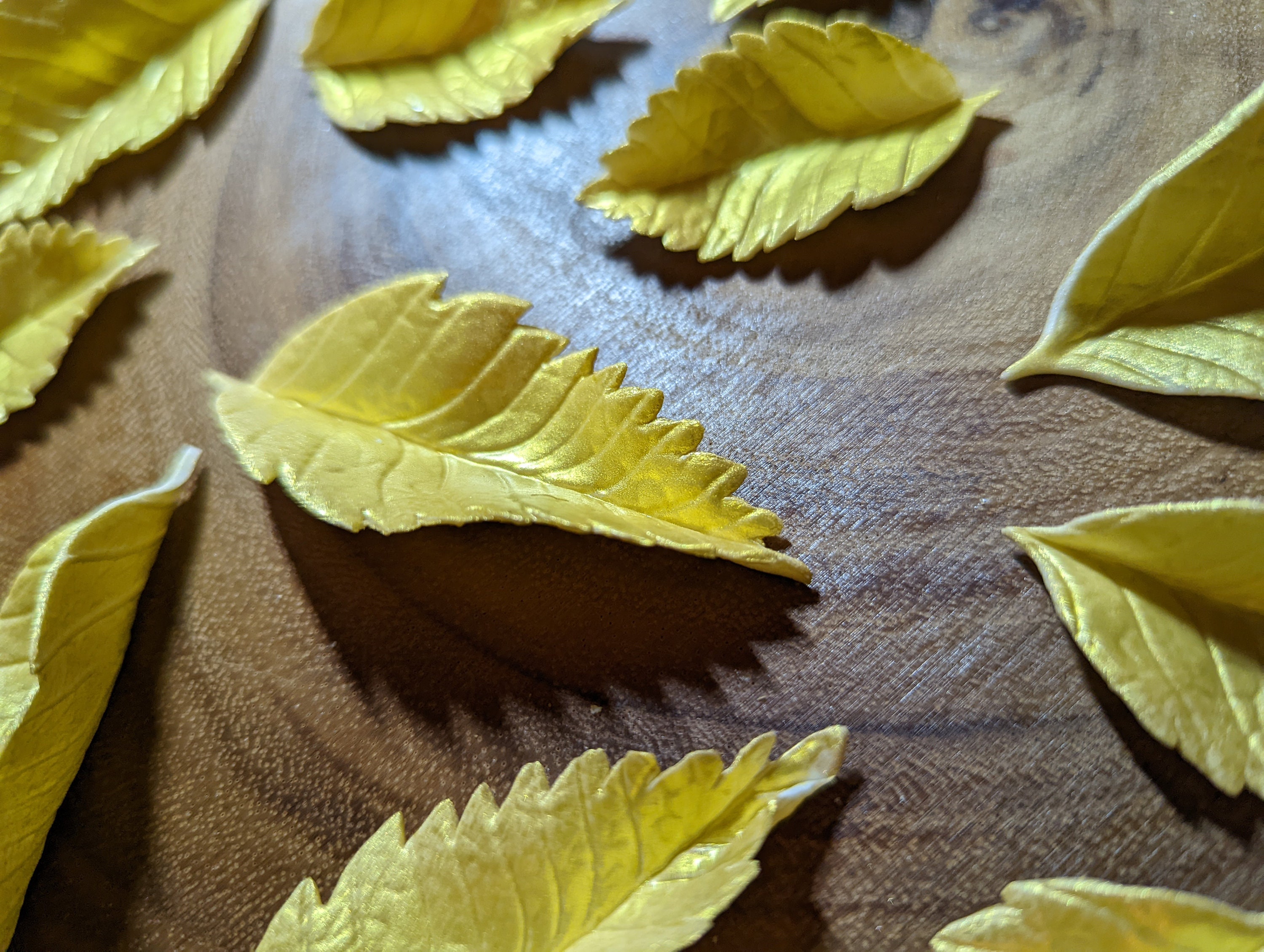 Edible Gold LEAVES 3", 1.5" /gum Paste/fondant / Cake Decoration ...