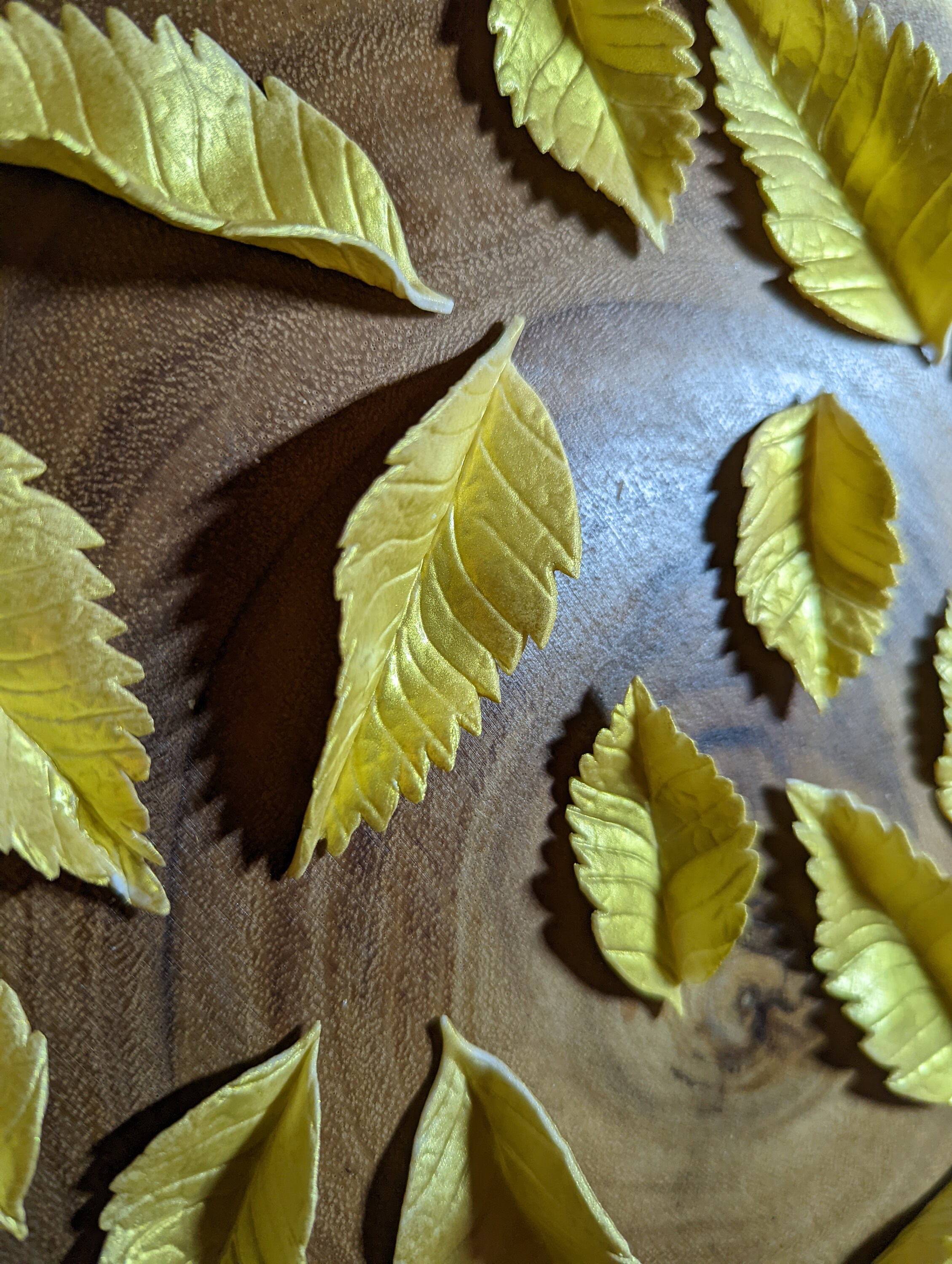 Edible Gold LEAVES 3", 1.5" /gum Paste/fondant / Cake Decoration ...