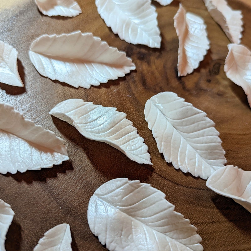 White Lily Flower Edible - Etsy