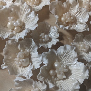 18 Edible RUFFLE Flowers 1.0", 1.25", 1.5" With Beautiful Pearl Centers ...