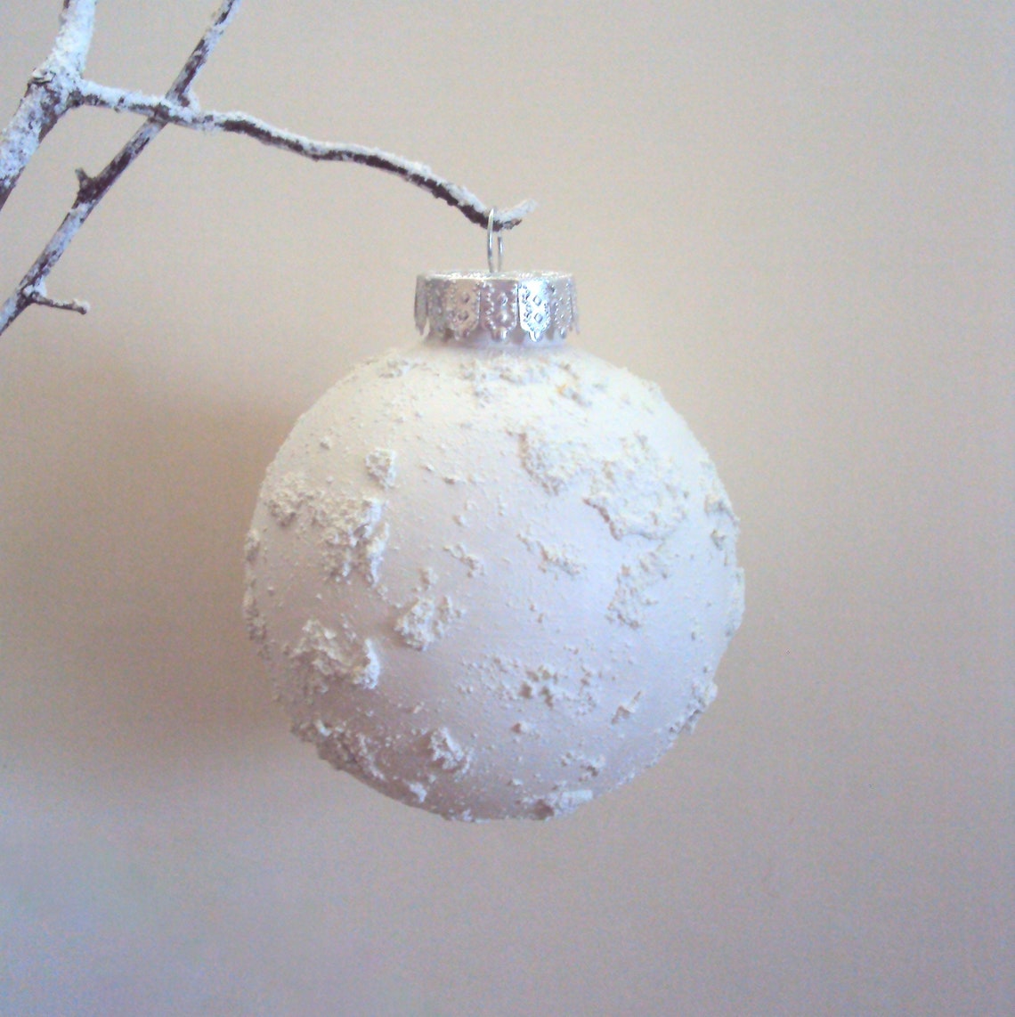 Snow Ball Ornament - Frosty Christmas Bauble - Nonbreakable White Snowy ...