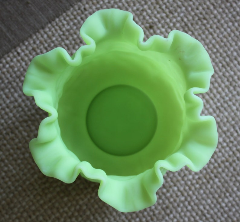 Vintage Fenton Ruffled Poppy Flower Vase/bowl in Lime Green Satin Glass ...