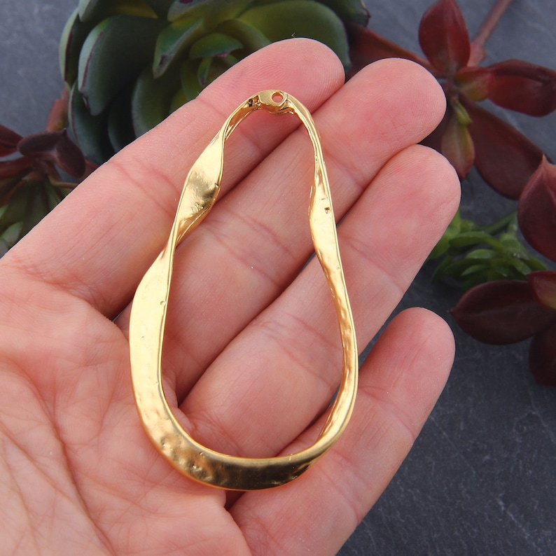 1 Large Twisted Oval Loop Gold Pendant Hammered Oval Loop - Etsy