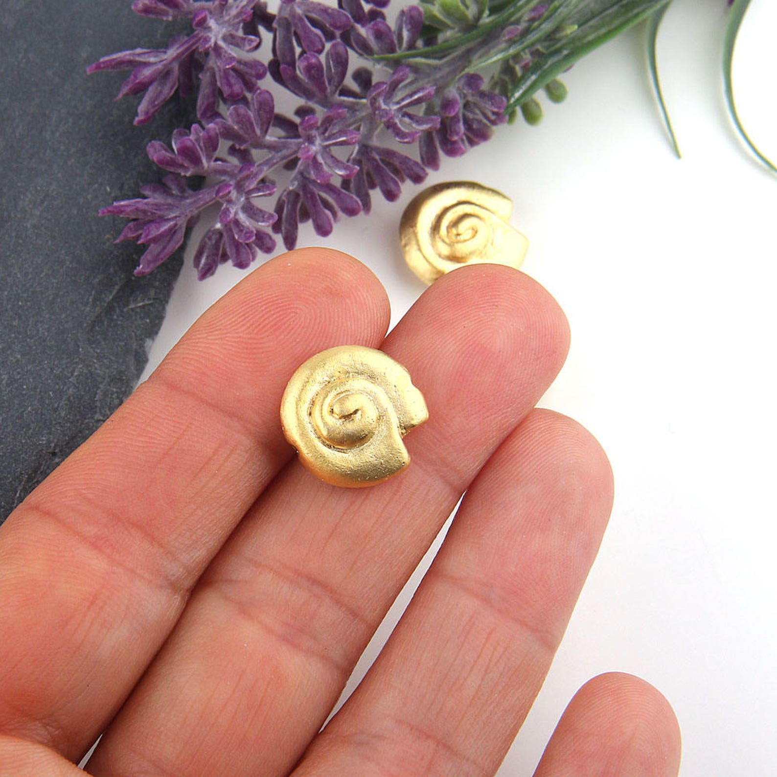 3 Gold Sea Shell Beads Twist Sea Shell Beads // GB-207 - Etsy