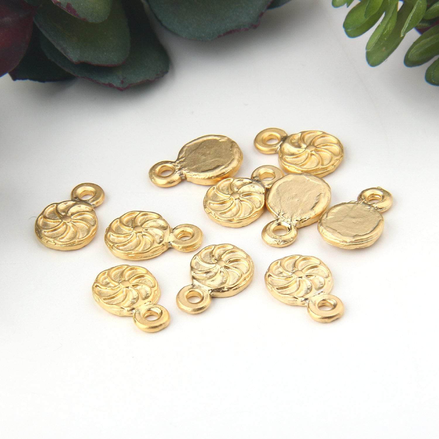 10 Gold Round Mini Charms, Mini Dangles, Bracelet Charms, 9x13.50 Mm ...