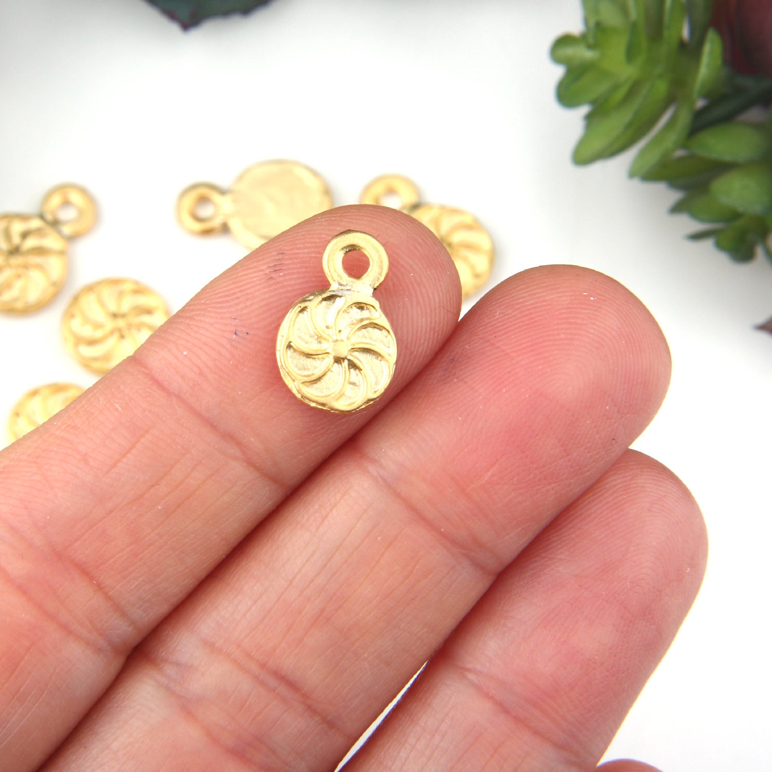 10 Gold Round Mini Charms, Mini Dangles, Bracelet Charms, 9x13.50 Mm ...