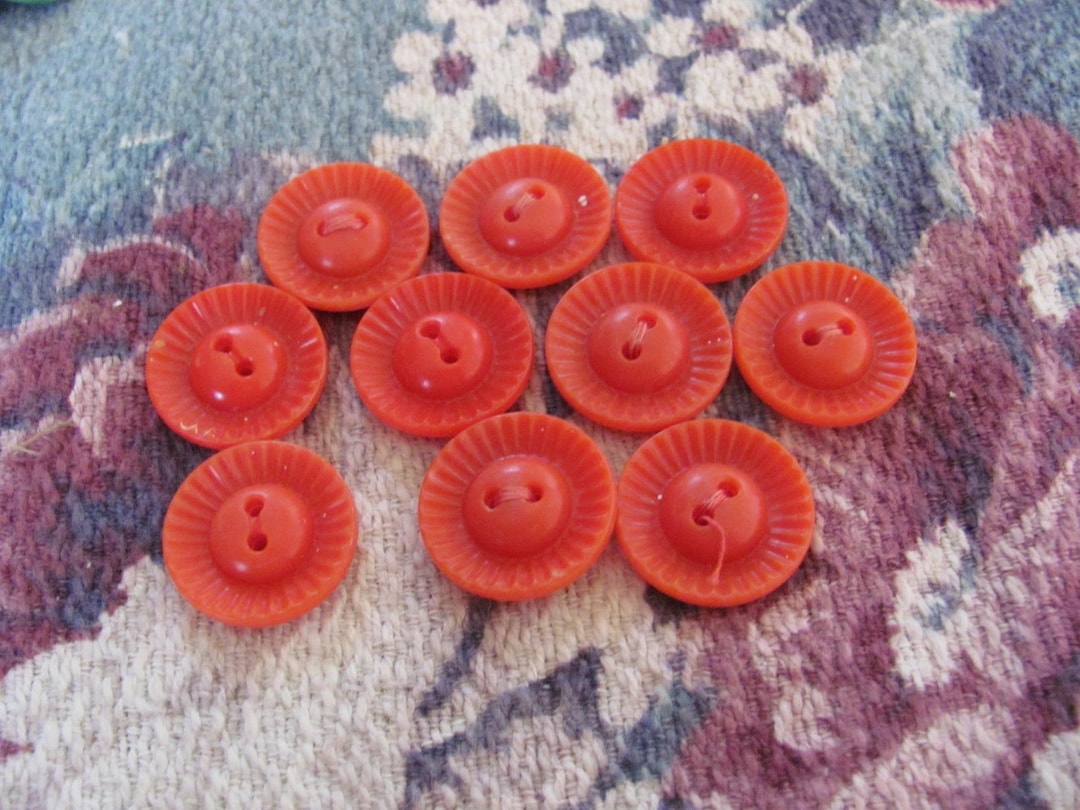 Set of 10 Red Plastic Molded Buttons 22mm Sew Through Colt SPC ...