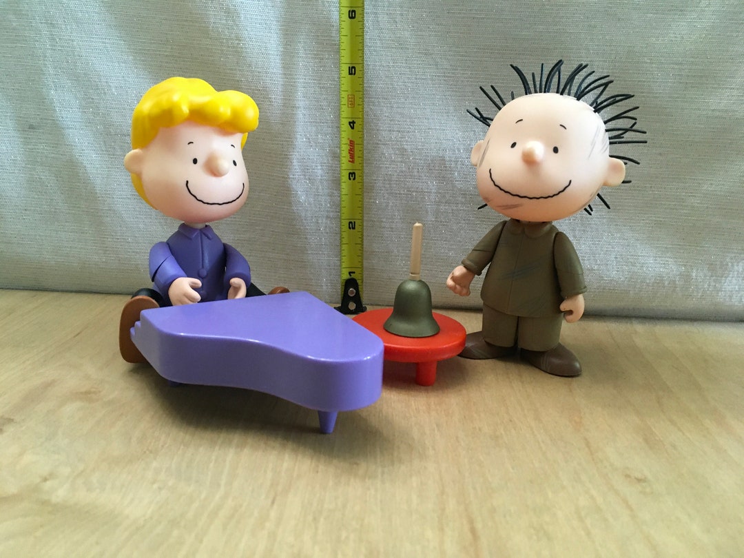 Vintage Peanuts Pig Pen and Schroeder Figures - Etsy