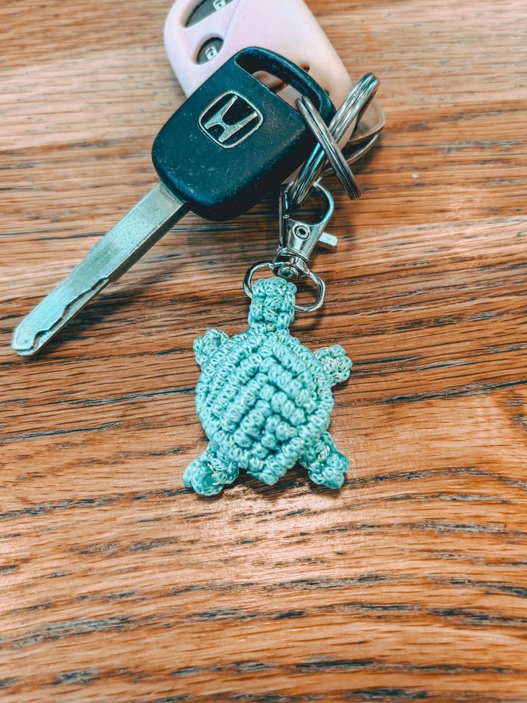 Macrame Turtle Keychain | Boho Paracord Knotted Turtle Charm - Etsy