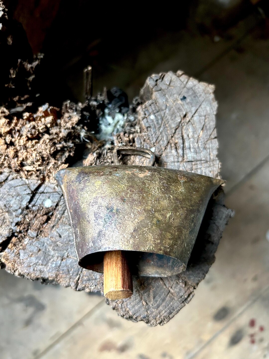 Iron Cow Bell Wood Clapper Copper Wind Chime Garden Decor Ethnic Bell ...