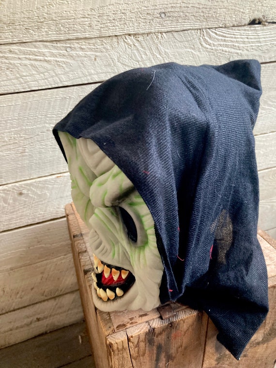 Halloween mask scary monster mask creepy wrinkled gre… - Gem