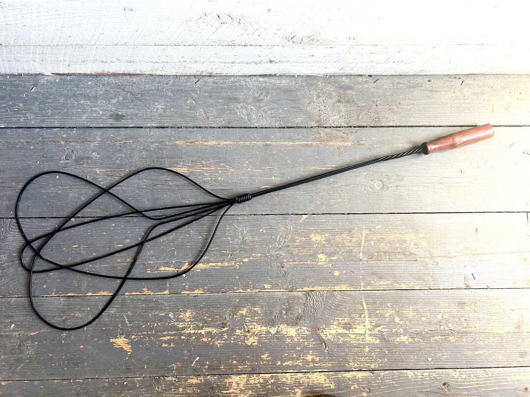 Antique Twisted Heavy Wire Shaped Carpet Beater - Wood Handle Wire Rug ...