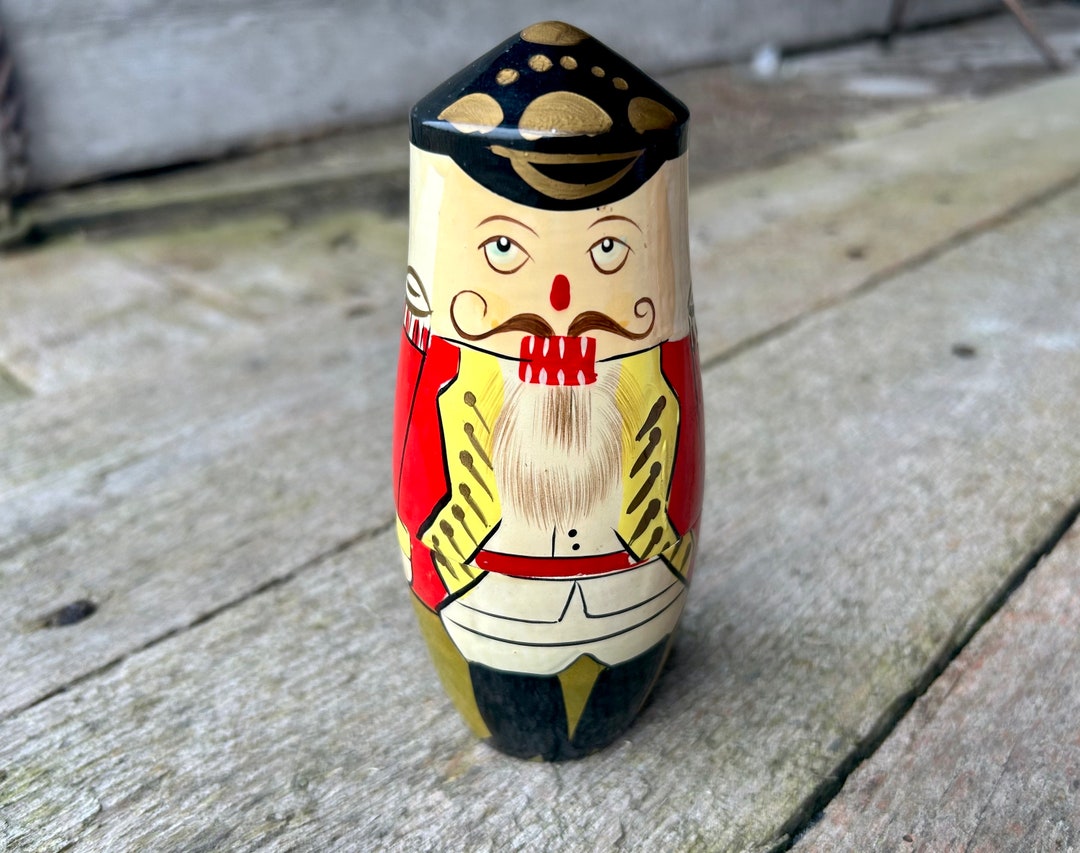 Wood Nesting Dolls Red Coat Military Soldier 4 Nesting Dolls Figurine ...