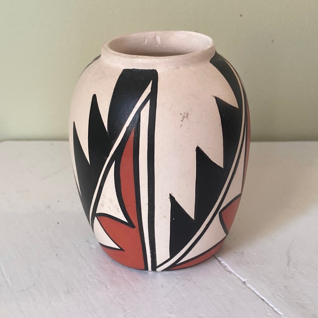 Hopi Pot by Sandien Small Ceramic Pot Handmade Southwest White Black ...