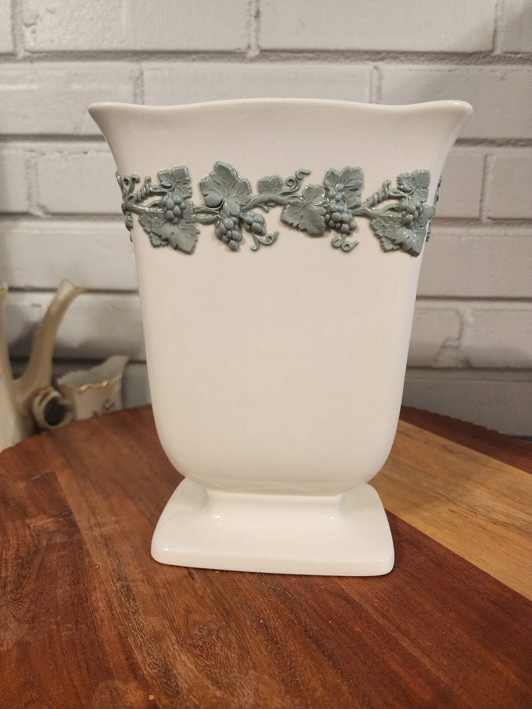 Vintage HTF Wedgwood Queensware Celedon Green Vine Rectangular Vase. - Etsy
