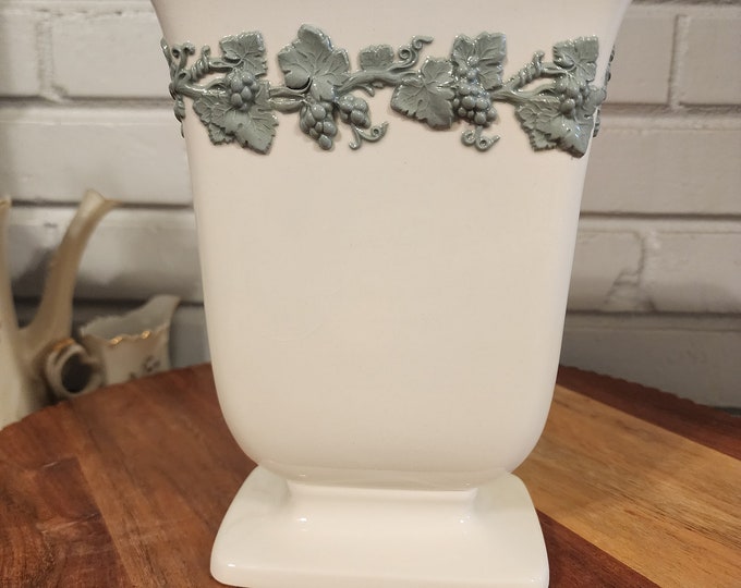 Vintage HTF Wedgwood Queensware Celedon Green Vine Rectangular Vase. - Etsy