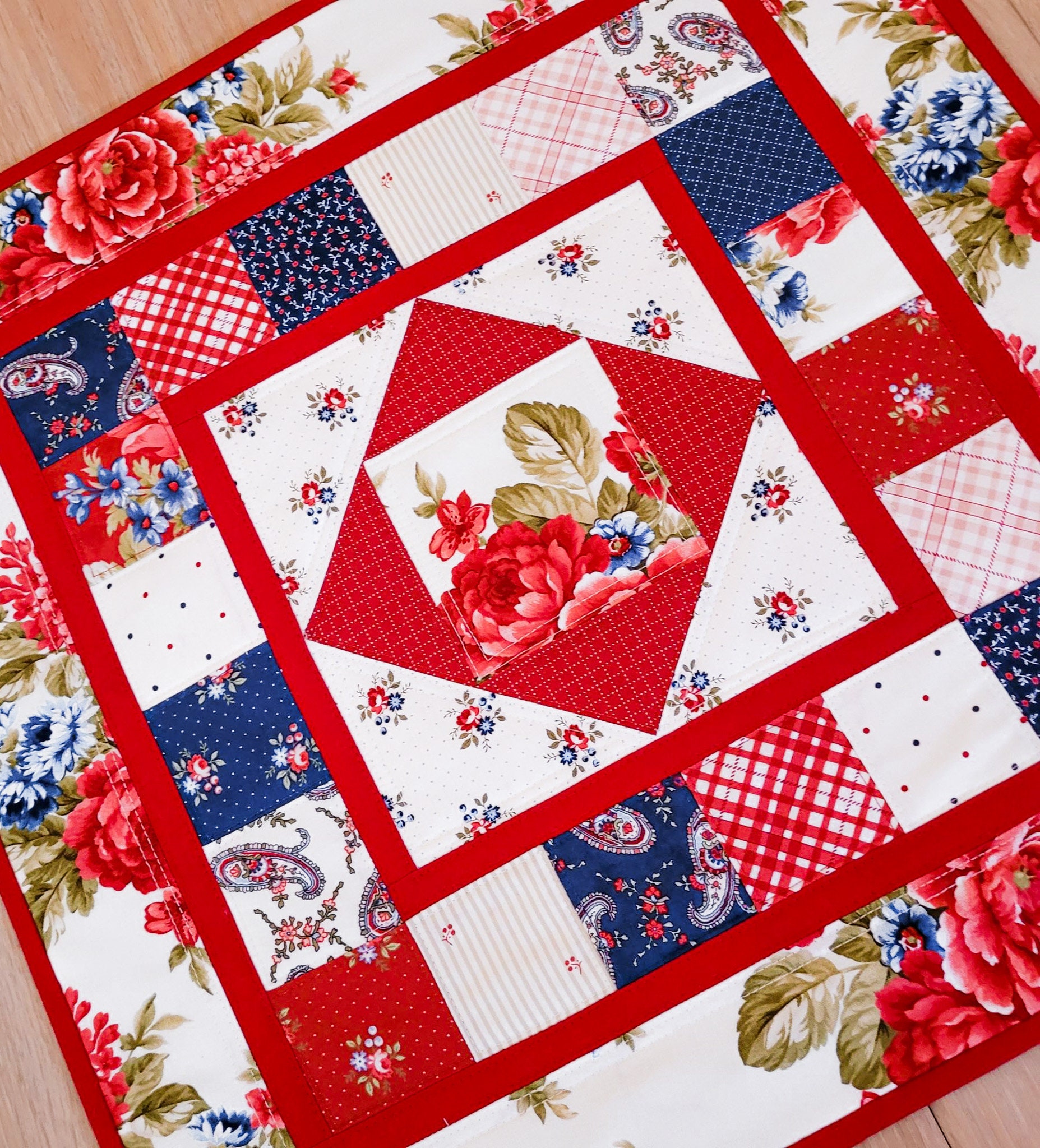 Quilted Table Topper, Table Mat, Decorative Wall Hanging, Patriotic ...