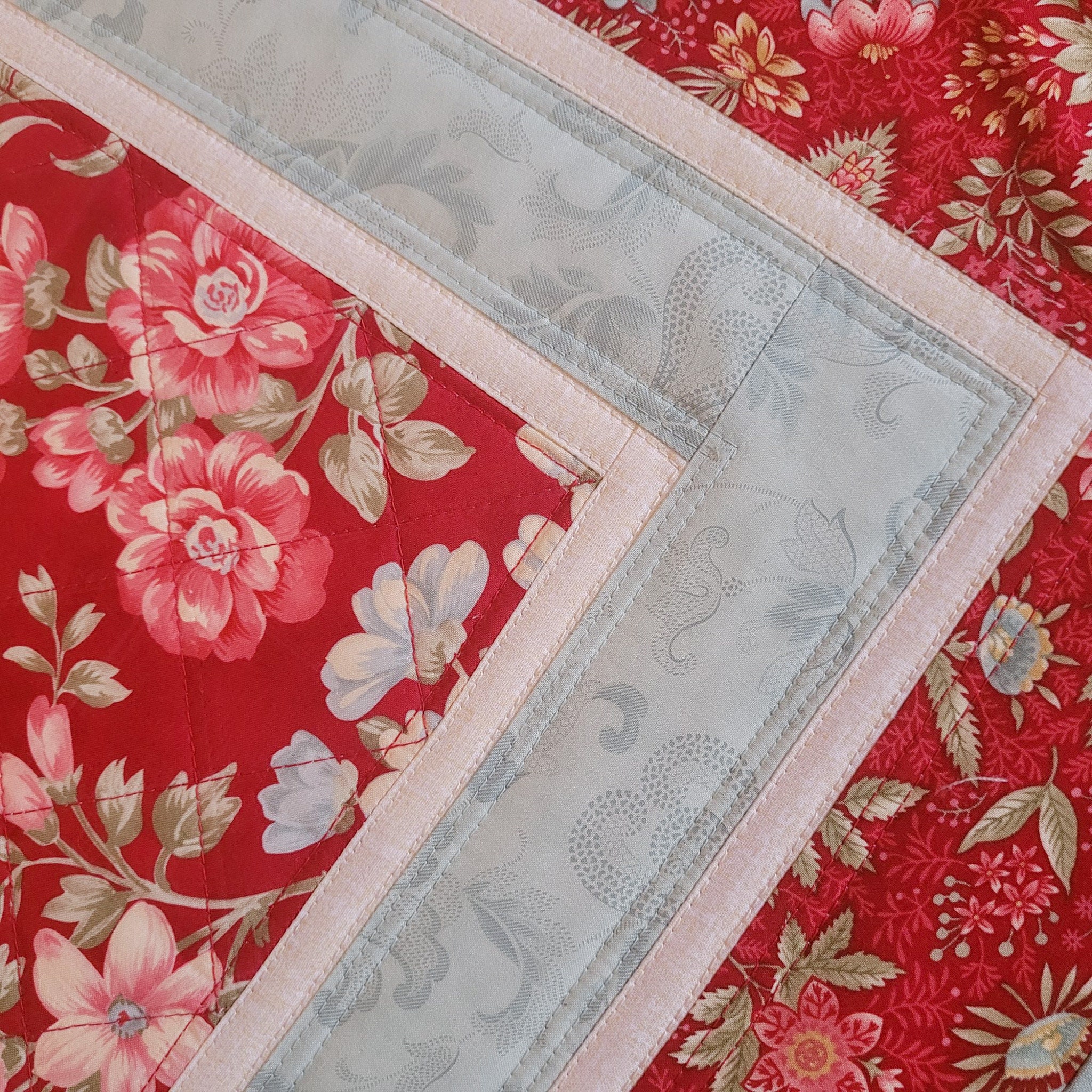 Quilted Table Topper, Table Mat, Decorative Wall Hanging, Year-round ...