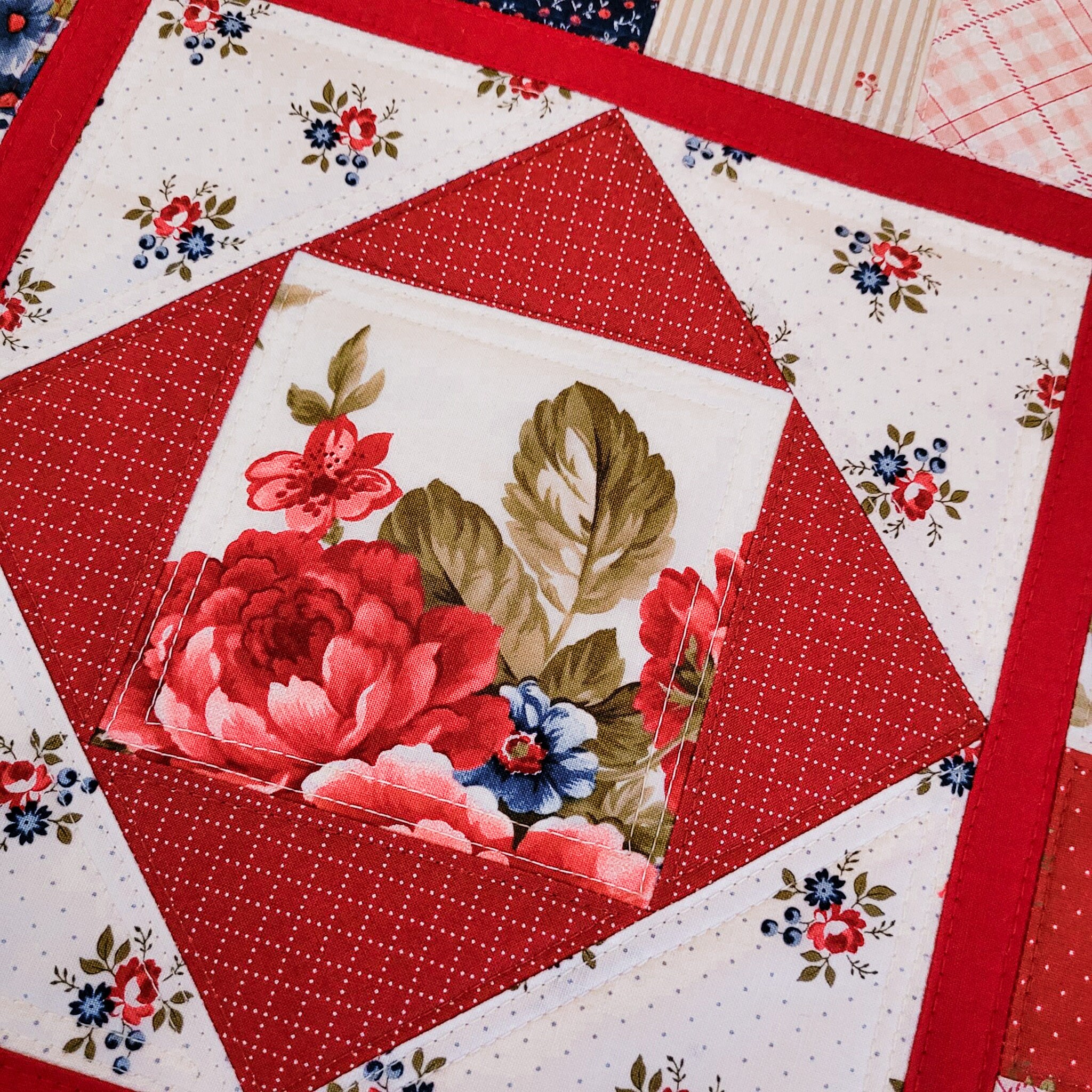 Quilted Table Topper, Table Mat, Decorative Wall Hanging, Patriotic ...