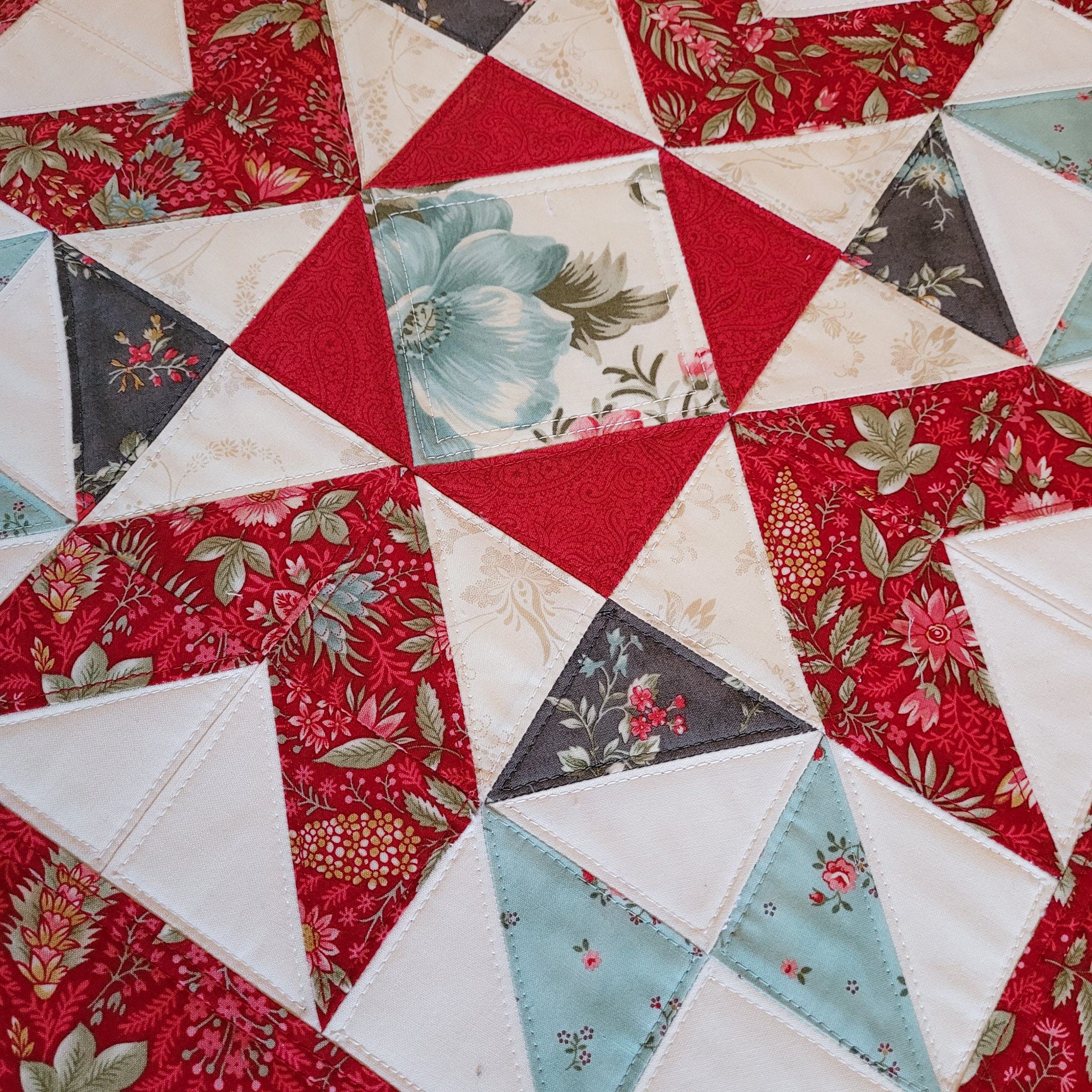 Quilted Table Topper, Table Mat, Decorative Wall Hanging, Year-round ...