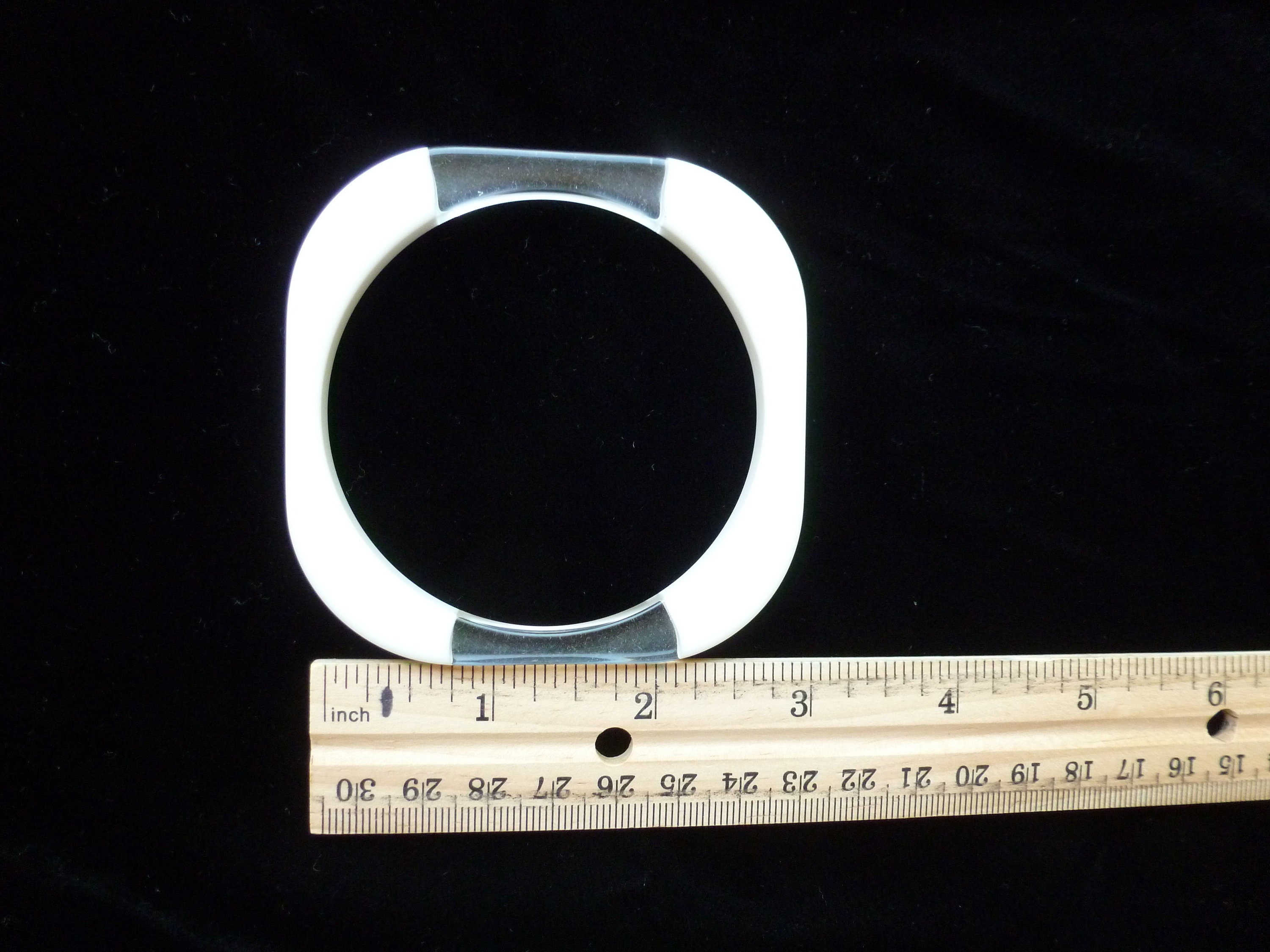 Vintage Mod Bracelet Set of 4 Lucite Bangles