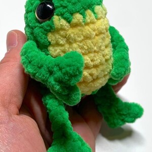 Huggy Frog Crochet Pattern · No Sew Amigurumi Tutorial Keychain Charm ...