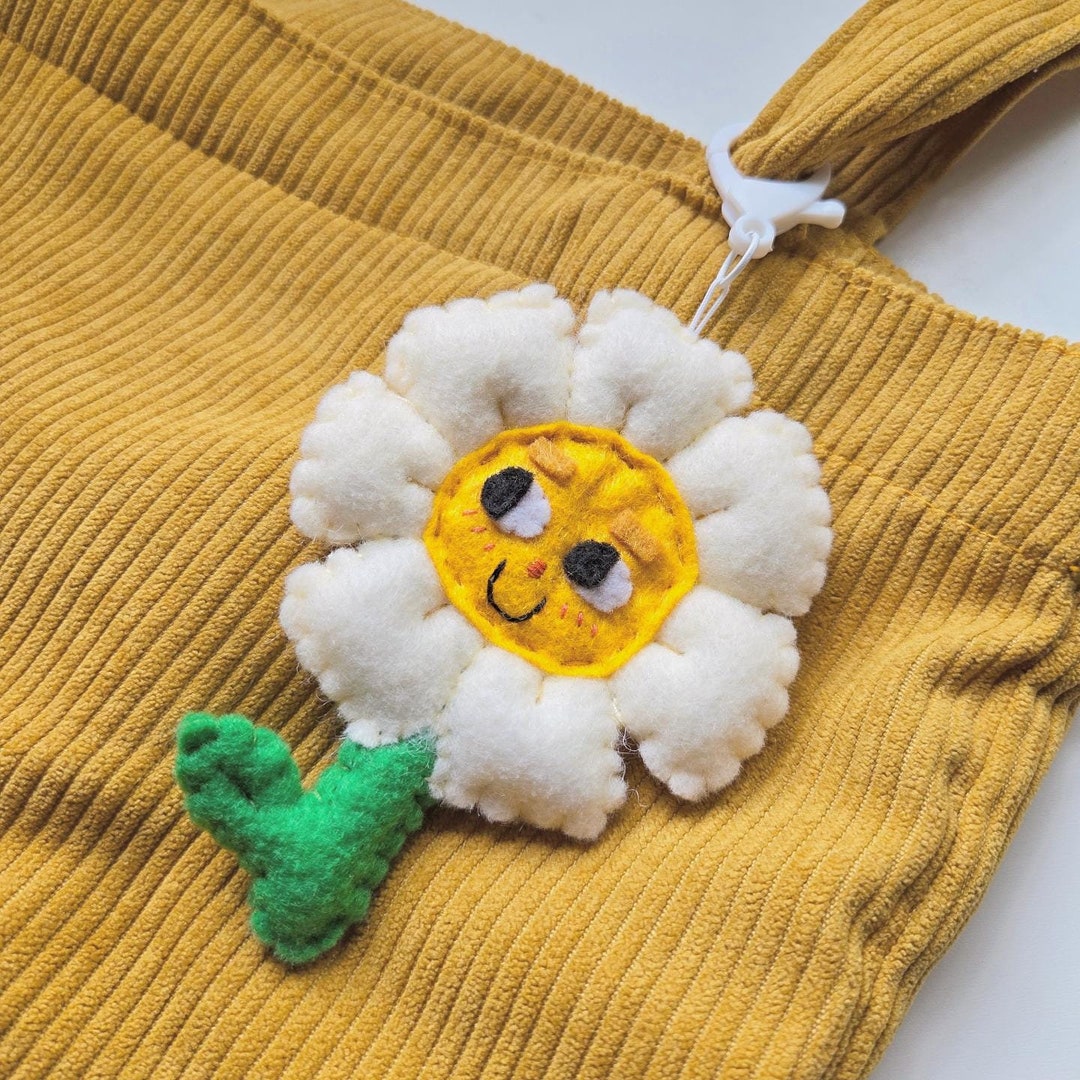 NEW* Daisy Felt Plush Keychain Bag Charm - Etsy