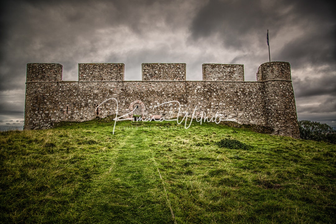 Castle Photo - Hume Castle - Scottish Castle - Clan Home Scotland ...